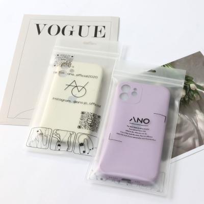 Cina Customized Brand Logo Fashion Mobile Phone Case For IPhone Mobile Phone Charging Line PVC Plastic Packaging in vendita
