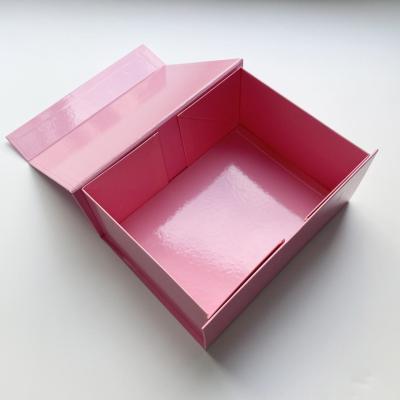 Cina Custom Luxury Glossy Pink Package Folding Paper Box Magnetic Foldable Gift Box With Magnetic Lid in vendita