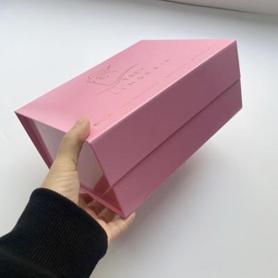 Cina Custom Luxury Glossy Pink Package Folding Paper Box Magnetic Foldable Gift Box With Magnetic Lid in vendita