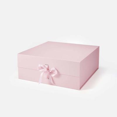 Cina Custom Luxury Glossy Pink Package Folding Paper Box Magnetic Foldable Gift Box With Magnetic Lid in vendita
