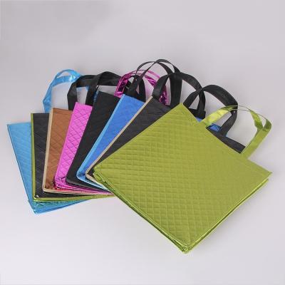 Cina Ingrosso Logo personalizzato Stripe stampato Eco-friendly Non-woven Laser Highlight Shopping Grocery Tote Bag in vendita
