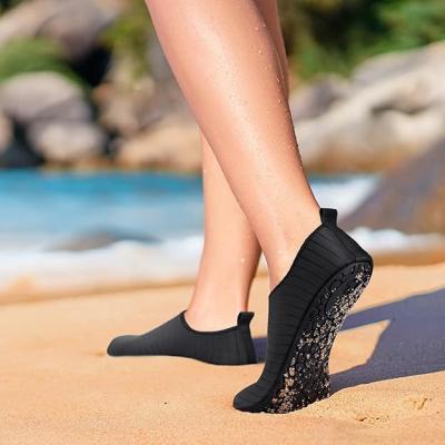 Cina Scarpe da acqua estive, scarpe da spiaggia, scarpe da mare, calzini da spiaggia, copriscarpe per snorkeling, attrezzatura universale per calzini da nuoto e immersioni, copriscarpe per snorkeling e nuoto, antiscivolo (Lycra) in vendita