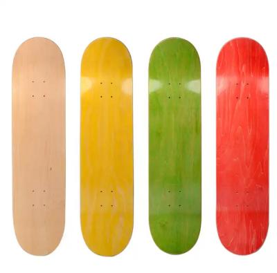 Cina Color bianco elegante Seven Ply Skateboard Legno City Skateboard per pattinatori professionisti in vendita