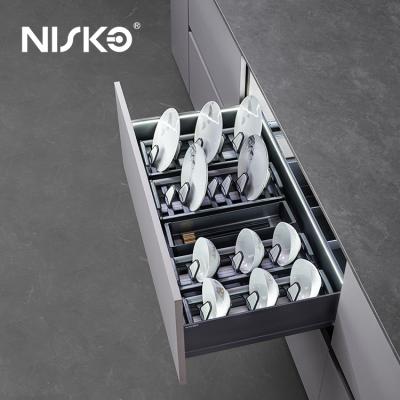 China Cuadro de cubiertos a niveles Saca utensilios de cesta Organizador de platos con luz LED en venta