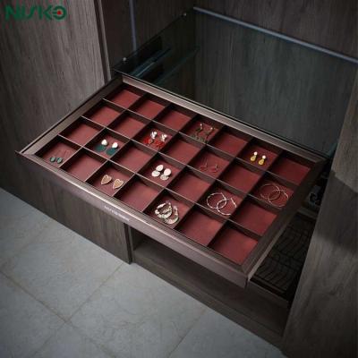 Cina Vassoio Portagioie Estraibile Nascosto con Chiusura Ammortizzata 700mm per Guardaroba in vendita