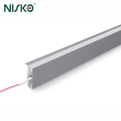 Cina La mensola a LED lineare per interni illumina la striscia luminosa in silicone con illuminazione sospesa DC 12V per l&#39;esposizione del vino in vendita