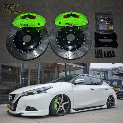 Cina Kit freno frontale grande 4 piston caliper con rotore 355x28mm BBK sistema di frenatura automatica per Nissan Bluebird 17 pollici cerchiera auto in vendita