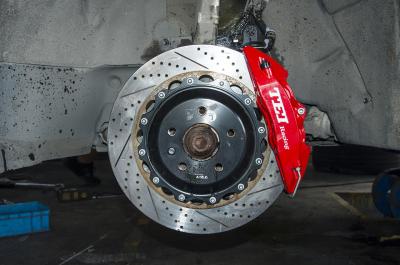 중국 아우디 A4L용 BBK 대형 브레이크 키트 설치 4 피스톤 칼리퍼 P40NS 판매용