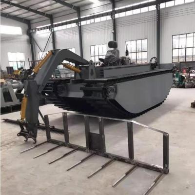China Hydraulic Track Drive Amphibious Weed Harvester With T Type Cutter Collecting Rake for sale