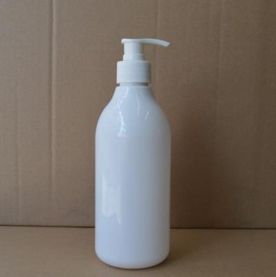 China PET 500 ml empty shampoo bottle in white color for sale