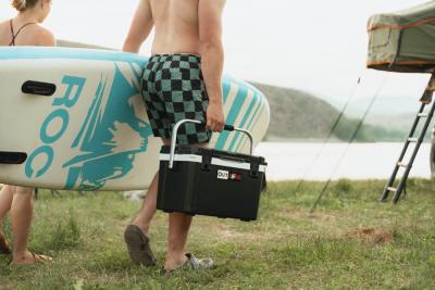 Китай U3 Твердая кругломольдовая холодильная коробка Противоупорная на погодные условия 20QT Вместимость для кемпинга продается