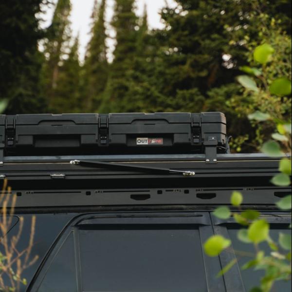 Quality V7 LLDPE Car Rooftop Storage Box Weatherproof Customized 85L Capacity for sale