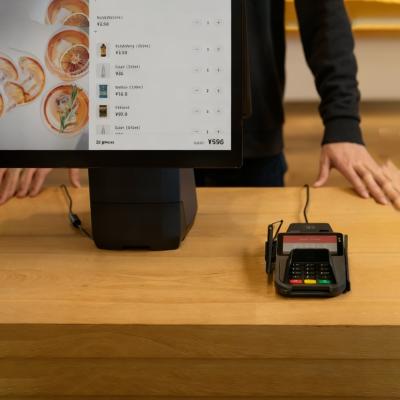 China Aumentar la eficiencia con el Smartpad SUNMI P2     Soporte para pagos múltiples y diseño ergonómico en venta