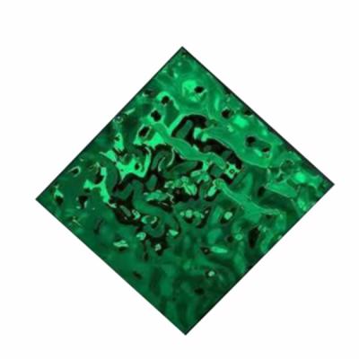 Chine Plaques d'acier inoxydable de couleur PVD verte prix 304 miroir surface ondulée d'eau à vendre