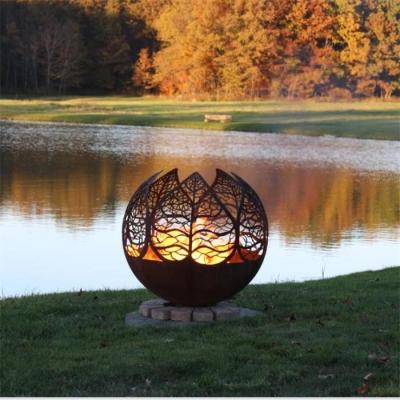 Cina Fuoco Pit With Ash Tray della sfera del globo di Autumn Sunset Leaf Weathering Steel in vendita