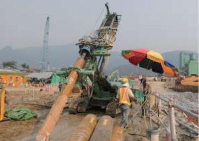 Cina Impianto di perforazione idraulico della perforazione a rotazione dell'impianto di perforazione di trapano del cingolo 2200rpm 110KW in vendita