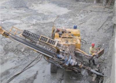 Cina Impianto di perforazione idraulico della perforazione a rotazione dell'impianto di perforazione di trapano del cingolo 2200rpm 110KW in vendita