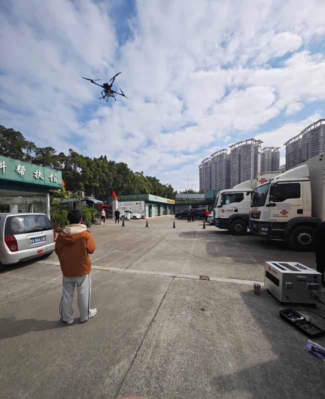 Tethered UAV Relay System in operation