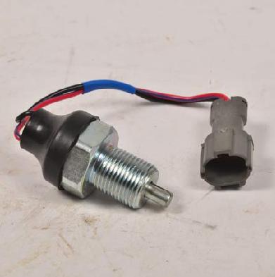 China 82440082-0 HIGH DURABILITY BLACK RUBBER REVERSE LAMP SWITCH FOR ISUZU TRUCKS for sale