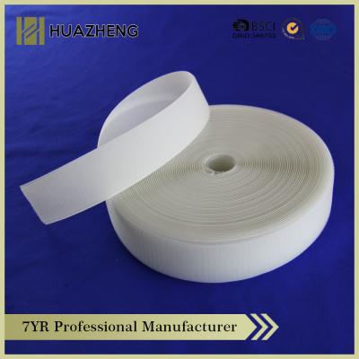 Cina Alto rotolo delle fascette ferma-cavo del velcro di solidità 38 millimetri di bianco per gli accessori dell'indumento in vendita