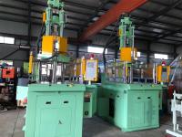 China Vertical Fully Automatic Hang Tag Injection Molding Machine with Plastic Lock 200T for sale