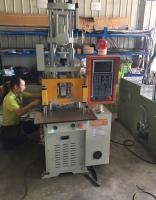 China 15 Ton Vertical Hydraulic Plastic Injection Molding Machine for USB Inserts for sale