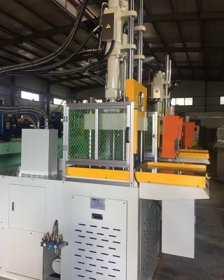 Chine Machine de moulage par injection verticale à table à navette à glisser unique de haute efficacité de 45 tonnes à vendre