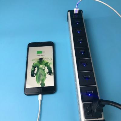 중국 8 USB는 이동 전화 및 정제의 출구 5V 2.1A를 가진 다수 Usb 충전기를 위한 힘 지구를 향합니다 판매용