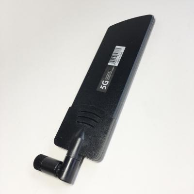China Antena omnidireccional de WiFi de la comunicación de varias bandas de 5dBi 5G en venta