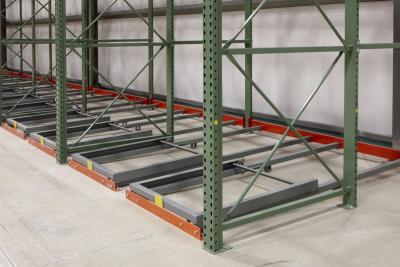 China Gravity Movable Push Back Pallet Racking For Cold Warehouse Storage for sale