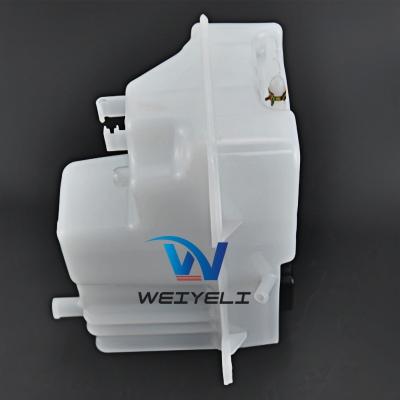 Cina VOE17256194 EC120D EC140 Excavator Expansion Water Tank Industrial Machinery 172-56194 Per la sostituzione del radiatore Parti di ricambio per l'espansione del serbatoio d'acqua ausiliario in vendita