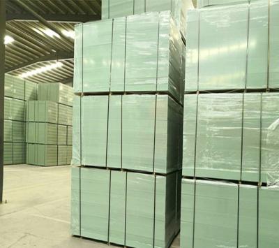 China E0 E1 CARB P2 FSC MDF Board Density Moisture Resistant Waterproof Green for sale