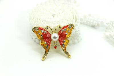 Cina ODM rosso di Pin Inlaid Diamond For Clothing della fibula di modo della farfalla in vendita