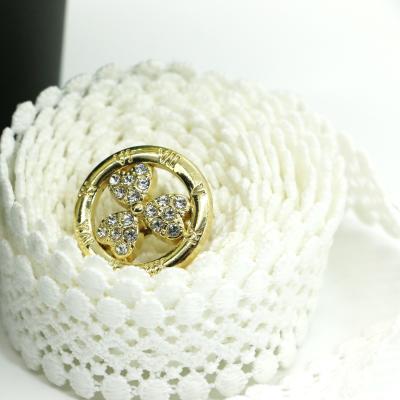 Cina Dimensione circolare del diamante fissata lega dorata 2.5cm dei perni e delle fibule di modo in vendita
