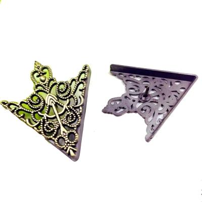 Cina Il Pin di collare del vestito della corona, clip del collare per le camice degli uomini ha scavato fuori modella il ODM dell'OEM in vendita
