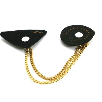 Cina Toppe di cuoio su ordinazione del triangolo per i rivestimenti con la Catena d'attaccatura 5cm×3.5cm del metallo in vendita