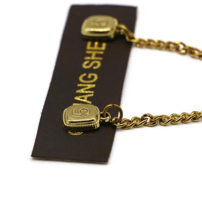 Cina Logo Patches For Clothes di cuoio su ordinazione di doratura con la Catena 7.5cm×2cm del metallo dell'oro in vendita