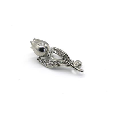 Cina Rose Shape Silver Collar Pin per il ODM dell'OEM di dimensione di 3.4cm decorato camicia in vendita