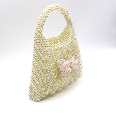 Cina Fiore in rilievo dell'arco della borsa della perla bianca fatta a mano per le donne 22×18×23cm in vendita