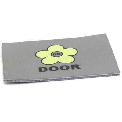 Cina OEM Gray Leather Patch For Jeans che stampa il modello di fiore 7cm×5cm in vendita