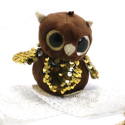 Cina la catena chiave Marrone della bambola della peluche 3D ha ricamato le perle rotonde degli occhi dell'oro intarsiate 10cm del gufo in vendita