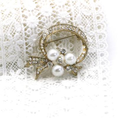 Cina Fibula, perla e Diamond Brooch della cravatta a farfalla delle donne rotonde per abbigliamento in vendita