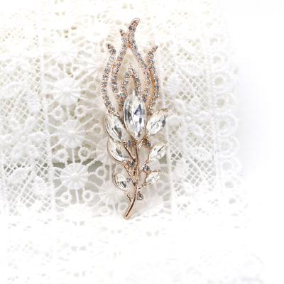 Cina Materiale del rame di dimensione di Rose Gold Fashion Brooch Pin Rose Shape For Clothes 6cm in vendita