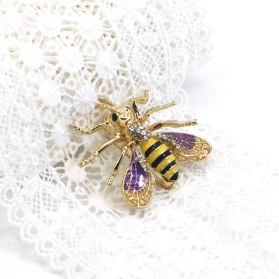 Cina Pin della fibula di modo della lega, fibula dell'ape dell'oro con il ODM dell'OEM brillante del diamante in vendita