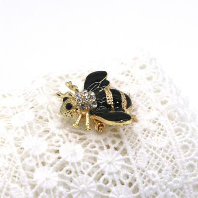 Cina Modo Diamond Bee Brooch, ODM dell'OEM nero di Pin Black Glue Dropping Process dei vestiti in vendita