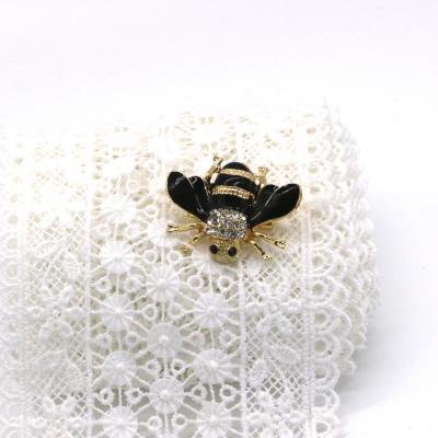 Cina Modo Diamond Bee Brooch, ODM dell'OEM nero di Pin Black Glue Dropping Process dei vestiti in vendita