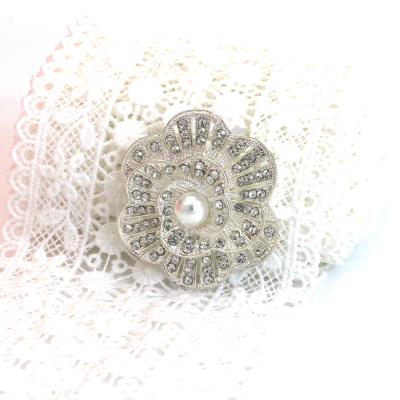 Cina Dimensione girante del diamante 3.8cm di Pin Silver Color With Shiny della fibula di modo del fiore 3D in vendita