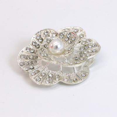 Cina Dimensione girante del diamante 3.8cm di Pin Silver Color With Shiny della fibula di modo del fiore 3D in vendita