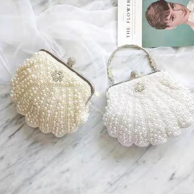 Cina Shell Shape Pearl Hand Bags bianca tessuta a mano per altezza di lunghezza 18cm delle donne 22cm in vendita