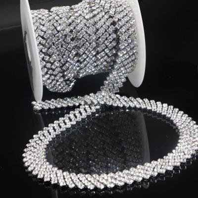 Cina l'ampio materiale d'argento del rame della collana del cristallo di rocca di 1.5cm per le donne copre il ODM in vendita